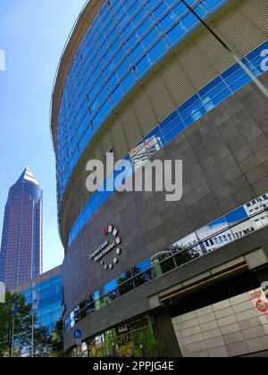 Maritim Hotel, modern architecture, glass facade, reflections, sky ...