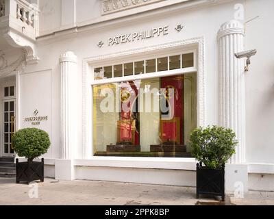Exterior view of the Patek Philippe boutique located Place Vendôme in ...
