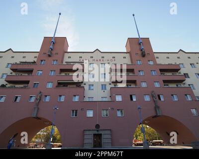 Karl-Marx-Hof building in Vienna Stock Photo - Alamy