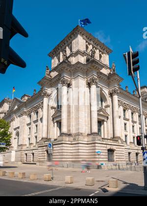A vertical shot of the modern building in London Stock Photo - Alamy