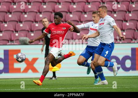 GENEVA - (lr) Simun Hrgovic of Hajduk Split, Jayden Addai of AZ during the UEFA Youth League ...