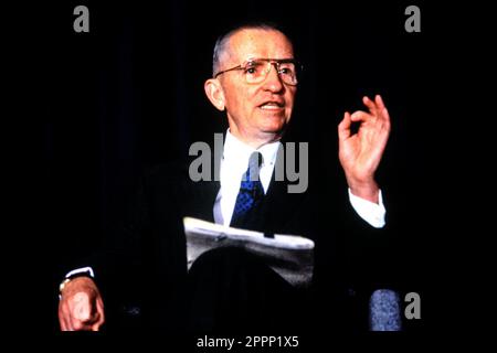 Ross Perot meets with the Society of Newspaper editor in 1992 Photo by ...