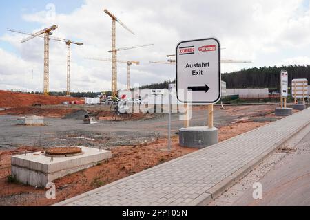 Weilerbach, Germany. 03rd Apr, 2023. Construction cranes stand on the ...