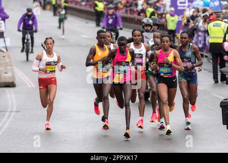 Pacemakers running in the TCS London Marathon 2022 Elite Men's race in ...