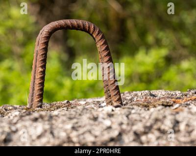 Lifting hook inserted into a reinforced concrete block Stock Photo - Alamy