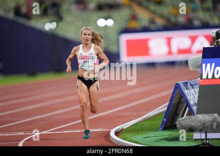 Julia Mayer - Läuferin participating in the 10.000 meters at the 2022 ...
