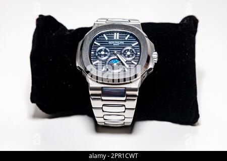 Men's watch Patek Philippe Geneve Stock Photo - Alamy