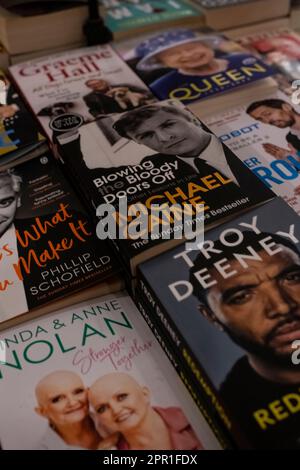 Books for sale on a table display Stock Photo - Alamy