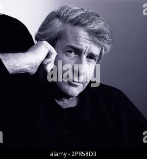 Comedian and artist Dave Allen photographed in London in 1985 Stock ...