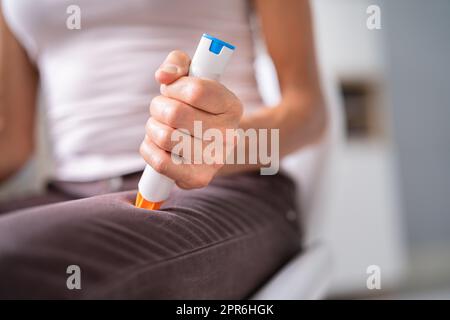 Auto Epinephrine Injector. Patient Doing Leg Injection Stock Photo - Alamy