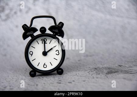 Alarm clock pointing at 3 o'clock with customizable space for ideas or ...