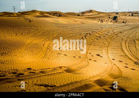 Arabian desert and transmission line Stock Photo - Alamy