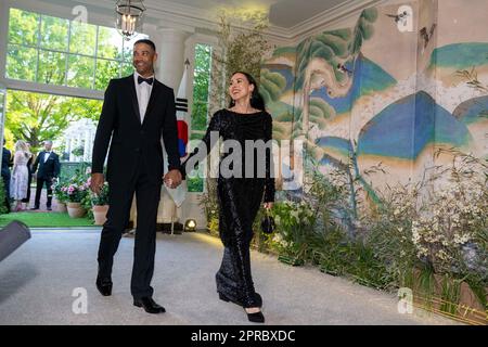 Meena Harris and Nikolas Ajagu arrive for a dinner hosted by United ...