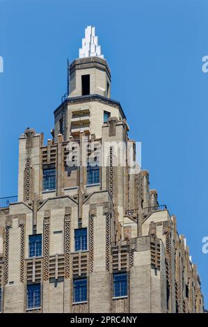 Central Park View: Eldorado is a prominent twin-towered Art Deco ...