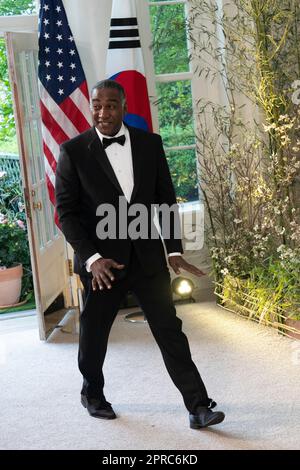Singer and Actor Norm Lewis arrives for a dinner hosted by United ...