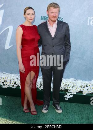 JESSE PLEMONS and ELIZABETH OLSEN in LOVE AND DEATH (2023) -Original ...