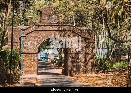 Old Goa, India. Old Viceroy’s Arch In Old Goa Was Built In The Memory ...