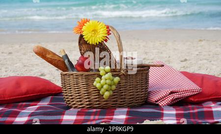 Blanket with fruits on sandy beach, picnic concept Stock Photo - Alamy