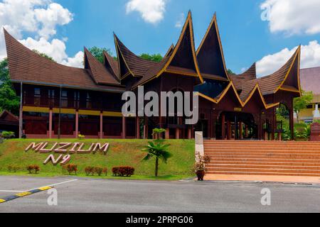 Traditional Malay roof design in Malaysia Stock Photo - Alamy