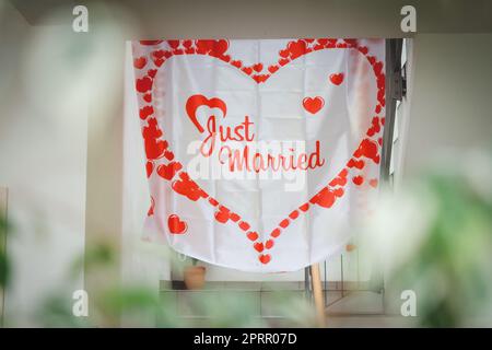 Text just married on the red paper on wooden table Stock Photo - Alamy