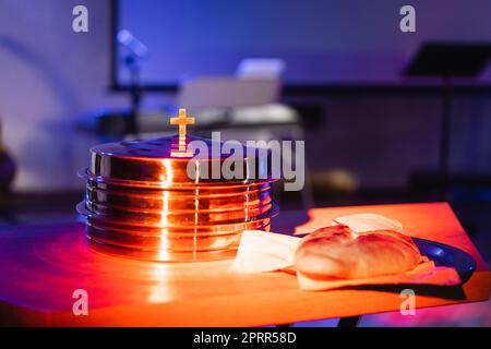 The process of breaking bread in the modern church Stock Photo - Alamy