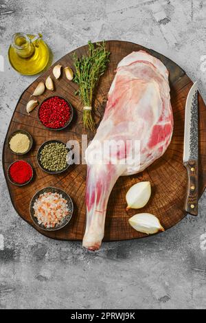 butcher cutting meat on a log of wood, Rwanda, Nyamirambo, Kigali Stock ...