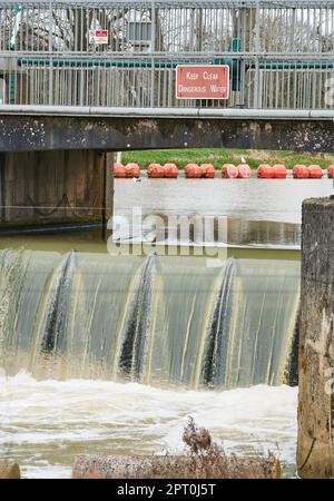 Weir on the river nene at Northampton, England Stock Photo - Alamy