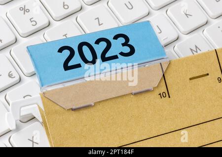 A brown file folder labeled with 2023 Stock Photo - Alamy