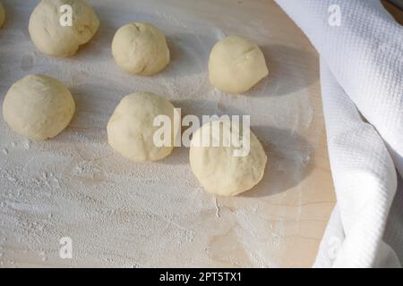 Swabian cuisine, preparation raised steam noodles, shaped yeast yeast ...