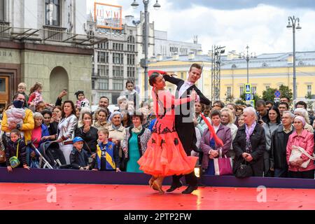 MOSCOW, RUSSIA - SEPTEMBER, 2017: Amateur dancers demonstrate their art ...