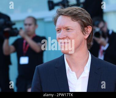 Sam Spruell on the red carpet of the premiere Knight of the seven ...