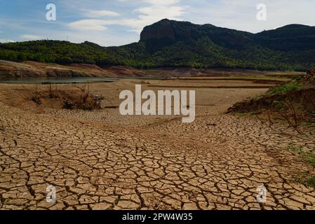 Dry solid clods are seen at the Sau water reservoir. The water resevoir ...