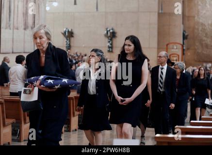 Elizabeth Riordan, left, wife of Mayor Richard Riordan, receives a ...