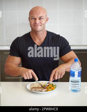 Shirtless male bodybuilder cooking in kitchen at home Stock Photo - Alamy