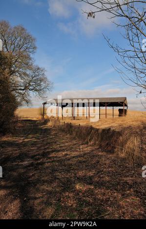 An open sided field barn Stock Photo - Alamy