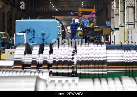 (230429) -- HARBIN, April 29, 2023 (Xinhua) -- A worker checks a ...