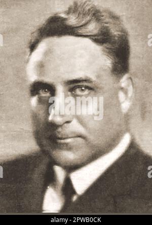 Los Angeles Police Department Chief Charlie Beck, glances at the ...
