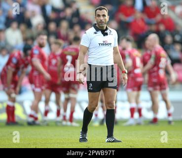 Referee Mathieu Raynal during the ECPR European Challenge Cup semi ...