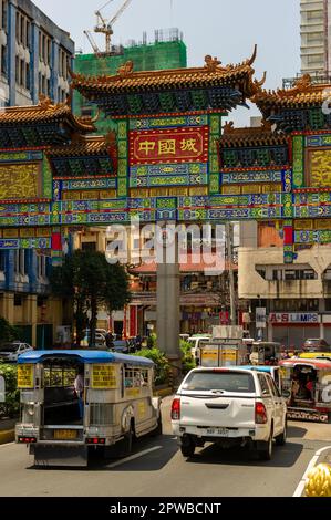 The New Binondo Chinatown Arch, Manila, The Philippines Stock Photo - Alamy