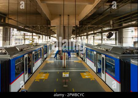 The Manila MRT Line 3 at Taft Avenue Station Stock Photo - Alamy
