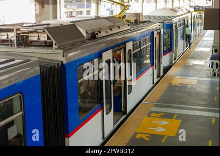 The Manila MRT Line 3 at Taft Avenue Station Stock Photo - Alamy