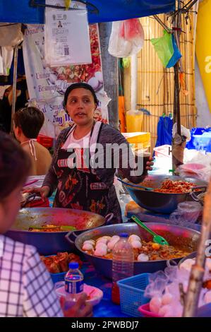 Eating Filipino street food at Quiapo market, Manila, The Philippines ...
