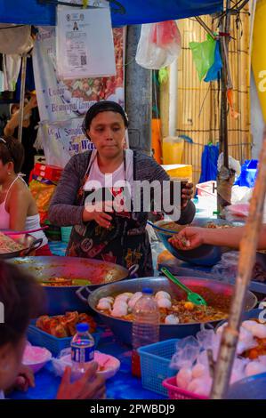 Eating Filipino street food at Quiapo market, Manila, The Philippines ...