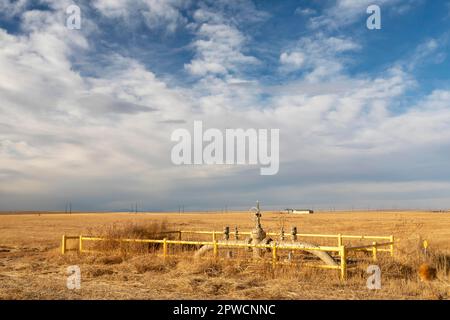 Watkins, Colorado, The shutoff valve of a crude oil pipeline Stock ...