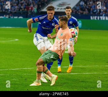 Niklas Stark (SV Werder Bremen, #04) am Ball, GER, SV Werder Bremen vs ...