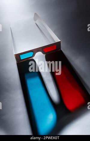 3D glasses that enhance the vividness of red and blue shadows. Enjoy ...