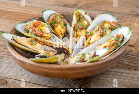 Bowl of Thai glazed half shell mussels Stock Photo - Alamy