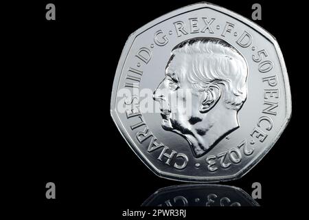 The 4th Harry Potter 50p coin featuring Hogwarts School of Witchcraft ...