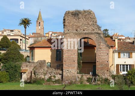 Ancient golden arches of the Roman baths of Fréjus Stock Photo - Alamy