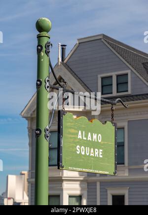 A picture of the Alamo Square sign Stock Photo - Alamy